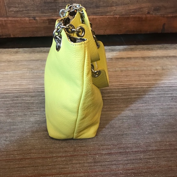 Maurizio | Bags | Chartreuse Leather Bucket Bag H 95 W 1 At Top 1 At ...